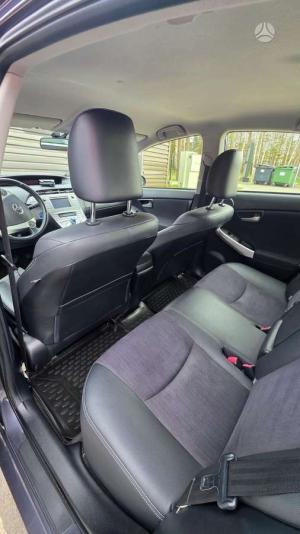 Grey Toyota Prius 2013 in Klaipeda, with an engine capacity of 1.80 L and mileage of 261 thousand km for 6900 €, photo 11 on AUTOMOTO.COM.LV