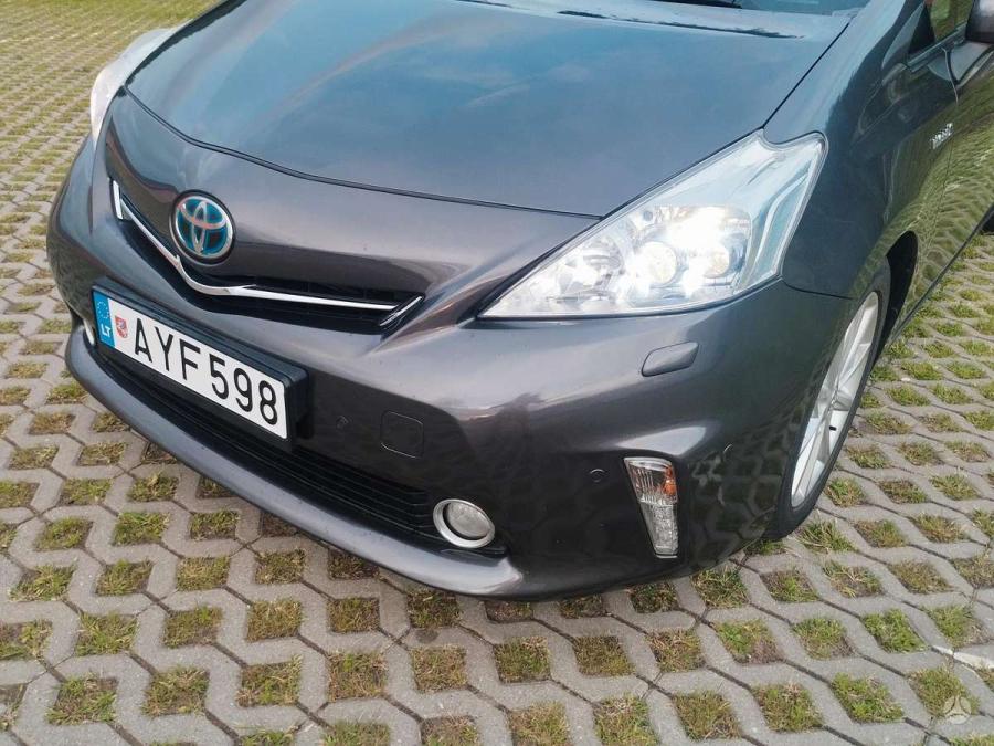 Pelēks Toyota Prius 2013 Kauņa, ar dzinēja tilpumu 1.80 L un nobraukumu 320 tūkst. km par 10000 €, foto 3 vietnē AUTOMOTO.COM.LV