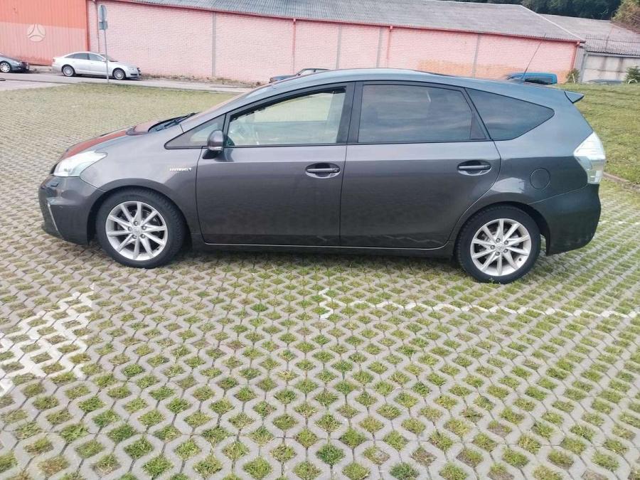 Pelēks Toyota Prius 2013 Kauņa, ar dzinēja tilpumu 1.80 L un nobraukumu 320 tūkst. km par 10000 €, foto 5 vietnē AUTOMOTO.COM.LV