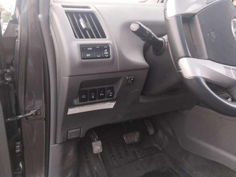 Pelēks Toyota Prius 2013 Kauņa, ar dzinēja tilpumu 1.80 L un nobraukumu 320 tūkst. km par 10000 €, foto 15 vietnē AUTOMOTO.COM.LV