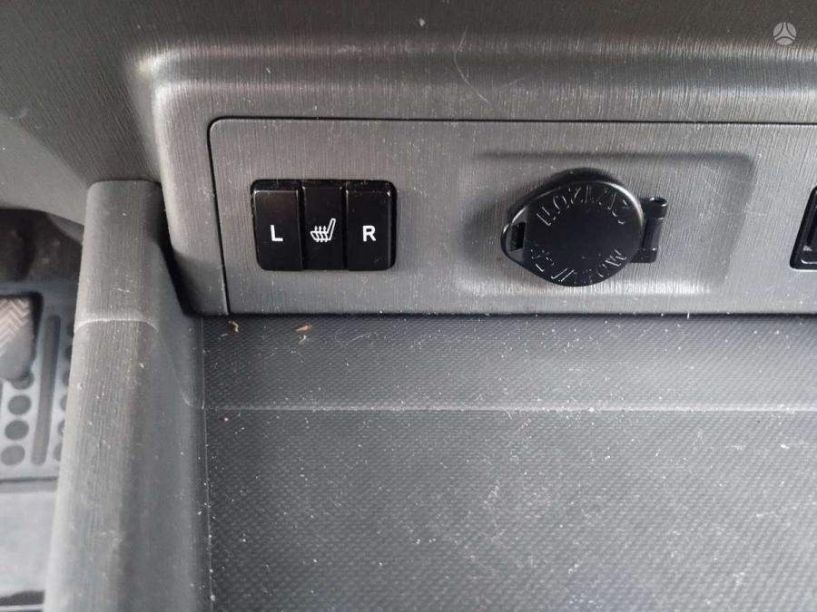 Pelēks Toyota Prius 2013 Kauņa, ar dzinēja tilpumu 1.80 L un nobraukumu 320 tūkst. km par 10000 €, foto 16 vietnē AUTOMOTO.COM.LV