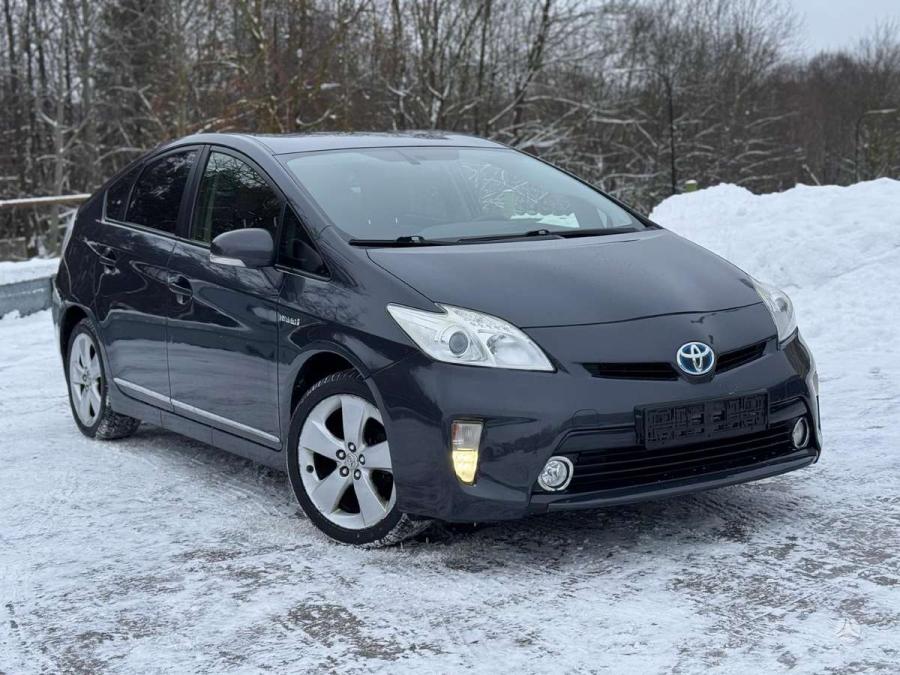 Pelēks Toyota Prius 2014 Viļņa, ar dzinēja tilpumu 1.80 L un nobraukumu 320 tūkst. km par 7000 €, foto 11 vietnē AUTOMOTO.COM.LV