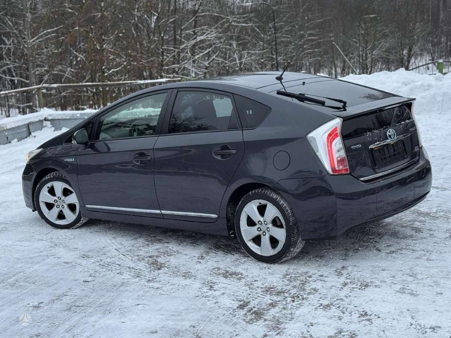 Pelēks Toyota Prius 2014 Viļņa, ar dzinēja tilpumu 1.80 L un nobraukumu 320 tūkst. km par 7000 €, foto 13 vietnē AUTOMOTO.COM.LV