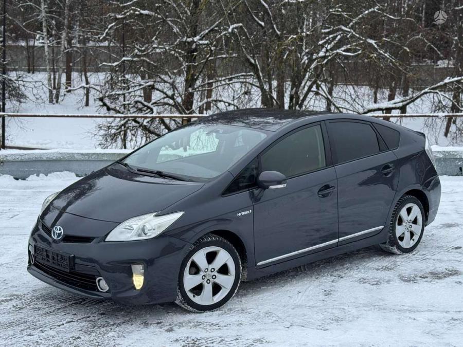 Pelēks Toyota Prius 2014 Viļņa, ar dzinēja tilpumu 1.80 L un nobraukumu 320 tūkst. km par 7000 €, foto 15 vietnē AUTOMOTO.COM.LV