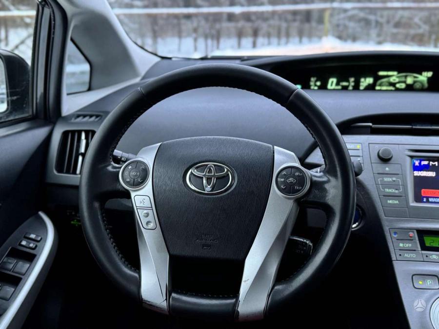 Pelēks Toyota Prius 2014 Viļņa, ar dzinēja tilpumu 1.80 L un nobraukumu 320 tūkst. km par 7000 €, foto 22 vietnē AUTOMOTO.COM.LV