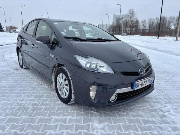Pelēks Toyota Prius 2014 Tauragė, ar dzinēja tilpumu 1.80 L un nobraukumu 265 tūkst. km par 7500 €, foto 1 vietnē AUTOMOTO.COM.LV