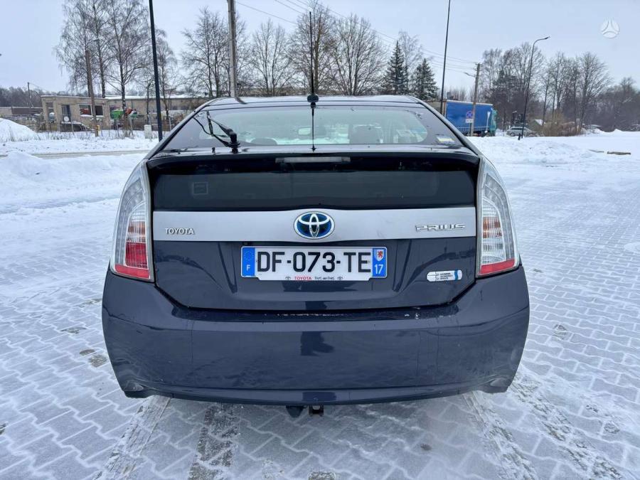 Grey Toyota Prius 2014 in Taurage, with an engine capacity of 1.80 L and mileage of 265 thousand km for 7500 €, photo 8 on AUTOMOTO.COM.LV
