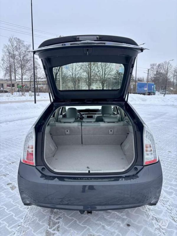 Pelēks Toyota Prius 2014 Tauragė, ar dzinēja tilpumu 1.80 L un nobraukumu 265 tūkst. km par 7500 €, foto 9 vietnē AUTOMOTO.COM.LV