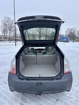 Grey Toyota Prius 2014 in Taurage, with an engine capacity of 1.80 L and mileage of 265 thousand km for 7500 €, photo 9 on AUTOMOTO.COM.LV