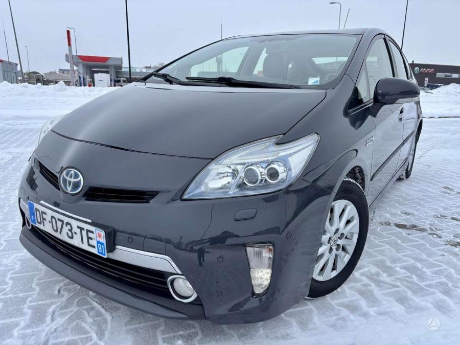 Grey Toyota Prius 2014 in Taurage, with an engine capacity of 1.80 L and mileage of 265 thousand km for 7500 €, photo 26 on AUTOMOTO.COM.LV