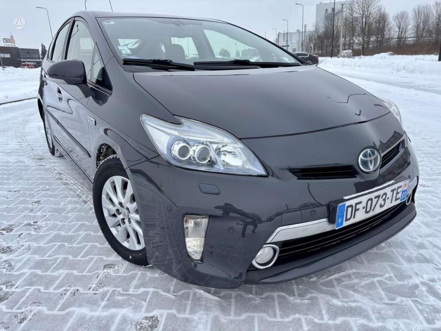 Grey Toyota Prius 2014 in Taurage, with an engine capacity of 1.80 L and mileage of 265 thousand km for 7500 €, photo 28 on AUTOMOTO.COM.LV