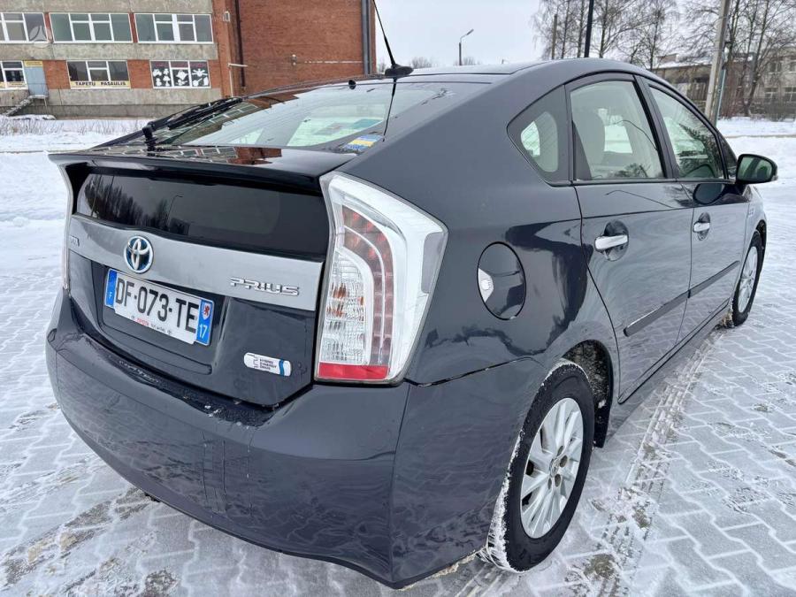 Grey Toyota Prius 2014 in Taurage, with an engine capacity of 1.80 L and mileage of 265 thousand km for 7500 €, photo 29 on AUTOMOTO.COM.LV