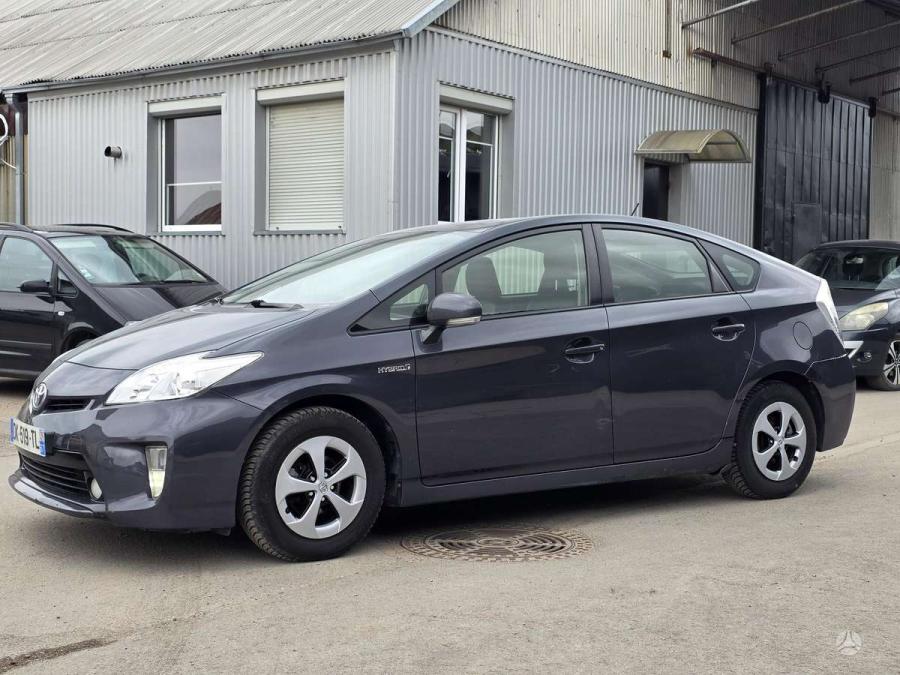 Pelēks Toyota Prius 2014 Tauragė, ar dzinēja tilpumu 1.80 L un nobraukumu 360 tūkst. km par 4800 €, foto 5 vietnē AUTOMOTO.COM.LV