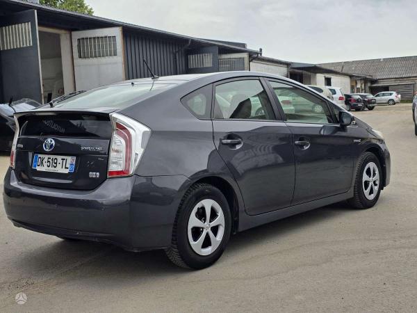 Grey Toyota Prius 2014 in Taurage, with an engine capacity of 1.80 L and mileage of 360 thousand km for 4800 €, photo 6 on AUTOMOTO.COM.LV