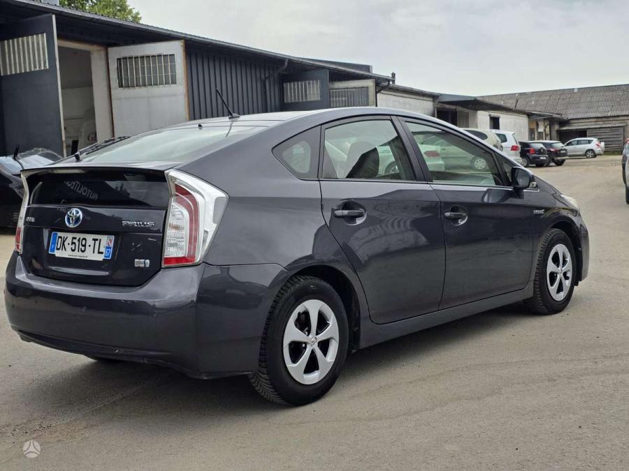 Pelēks Toyota Prius 2014 Tauragė, ar dzinēja tilpumu 1.80 L un nobraukumu 360 tūkst. km par 4800 €, foto 7 vietnē AUTOMOTO.COM.LV