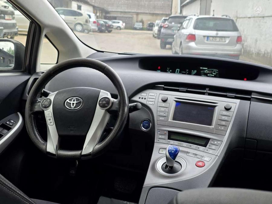 Pelēks Toyota Prius 2014 Tauragė, ar dzinēja tilpumu 1.80 L un nobraukumu 360 tūkst. km par 4800 €, foto 13 vietnē AUTOMOTO.COM.LV