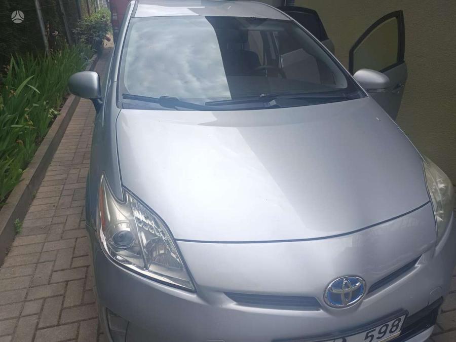 Pelēks Toyota Prius 2014 Kauņa, ar dzinēja tilpumu 1.80 L un nobraukumu 250 tūkst. km par 6800 €, foto 3 vietnē AUTOMOTO.COM.LV