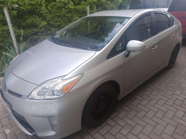 Grey Toyota Prius 2014 in Kaunas, with an engine capacity of 1.80 L and mileage of 250 thousand km for 6800 €, photo 4 on AUTOMOTO.COM.LV