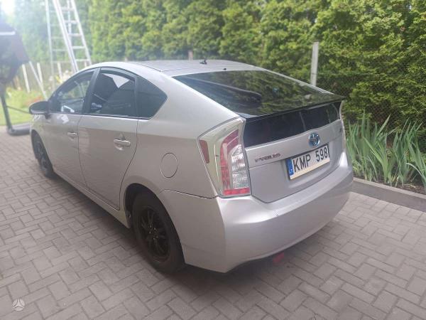 Grey Toyota Prius 2014 in Kaunas, with an engine capacity of 1.80 L and mileage of 250 thousand km for 6800 €, photo 5 on AUTOMOTO.COM.LV