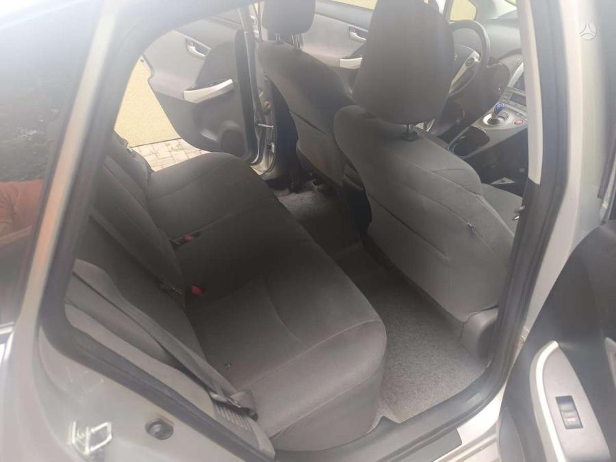 Pelēks Toyota Prius 2014 Kauņa, ar dzinēja tilpumu 1.80 L un nobraukumu 250 tūkst. km par 6800 €, foto 11 vietnē AUTOMOTO.COM.LV