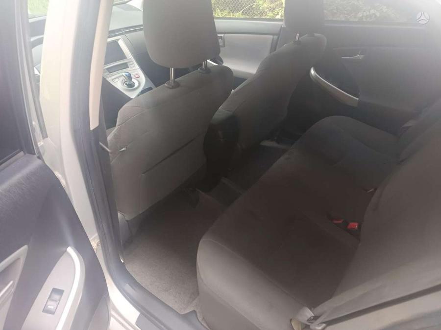 Pelēks Toyota Prius 2014 Kauņa, ar dzinēja tilpumu 1.80 L un nobraukumu 250 tūkst. km par 6800 €, foto 13 vietnē AUTOMOTO.COM.LV