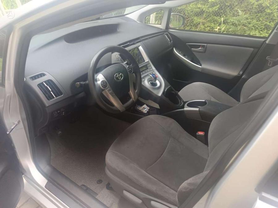Pelēks Toyota Prius 2014 Kauņa, ar dzinēja tilpumu 1.80 L un nobraukumu 250 tūkst. km par 6800 €, foto 14 vietnē AUTOMOTO.COM.LV