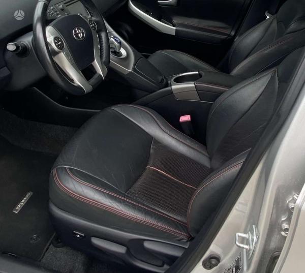 Grey Toyota Prius 2014 in Vilnius, with an engine capacity of 1.80 L and mileage of 290 thousand km for 8900 €, photo 2 on AUTOMOTO.COM.LV