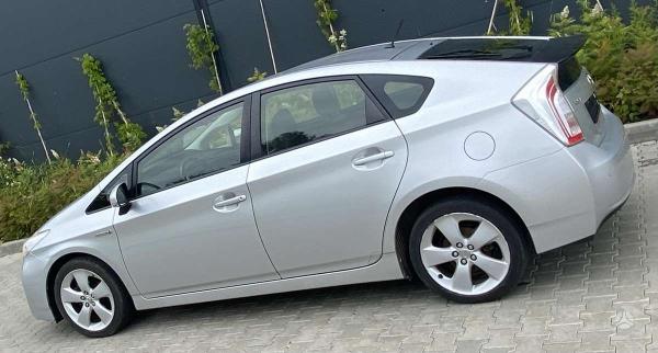 Grey Toyota Prius 2014 in Vilnius, with an engine capacity of 1.80 L and mileage of 290 thousand km for 8900 €, photo 9 on AUTOMOTO.COM.LV