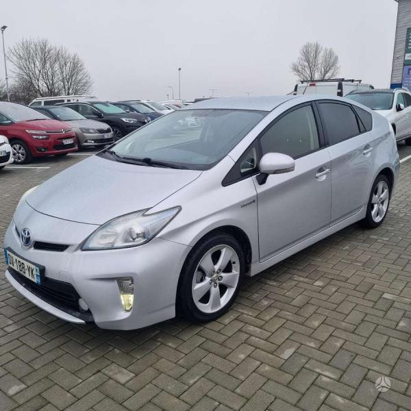 Pelēks Toyota Prius 2015 Tauragė, ar dzinēja tilpumu 1.80 L un nobraukumu 49 tūkst. km par 9900 €, foto 1 vietnē AUTOMOTO.COM.LV