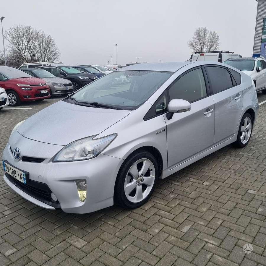 Grey Toyota Prius 2015 in Taurage, with an engine capacity of 1.80 L and mileage of 49 thousand km for 9900 €, photo 1 on AUTOMOTO.COM.LV
