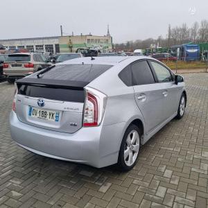 Grey Toyota Prius 2015 in Taurage, with an engine capacity of 1.80 L and mileage of 49 thousand km for 9900 €, photo 3 on AUTOMOTO.COM.LV