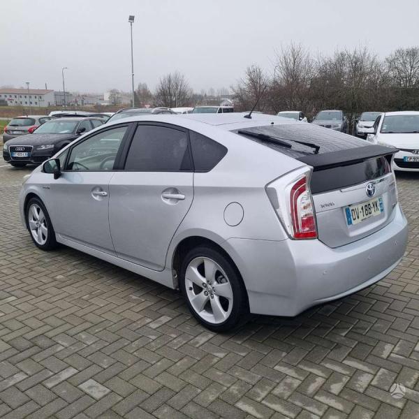 Pelēks Toyota Prius 2015 Tauragė, ar dzinēja tilpumu 1.80 L un nobraukumu 49 tūkst. km par 9900 €, foto 5 vietnē AUTOMOTO.COM.LV
