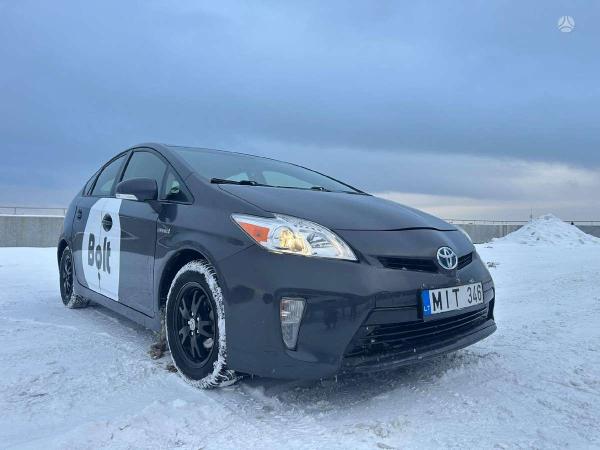 Pelēks Toyota Prius 2015 Viļņa, ar dzinēja tilpumu 1.80 L un nobraukumu 268 tūkst. km par 8300 €, foto 1 vietnē AUTOMOTO.COM.LV