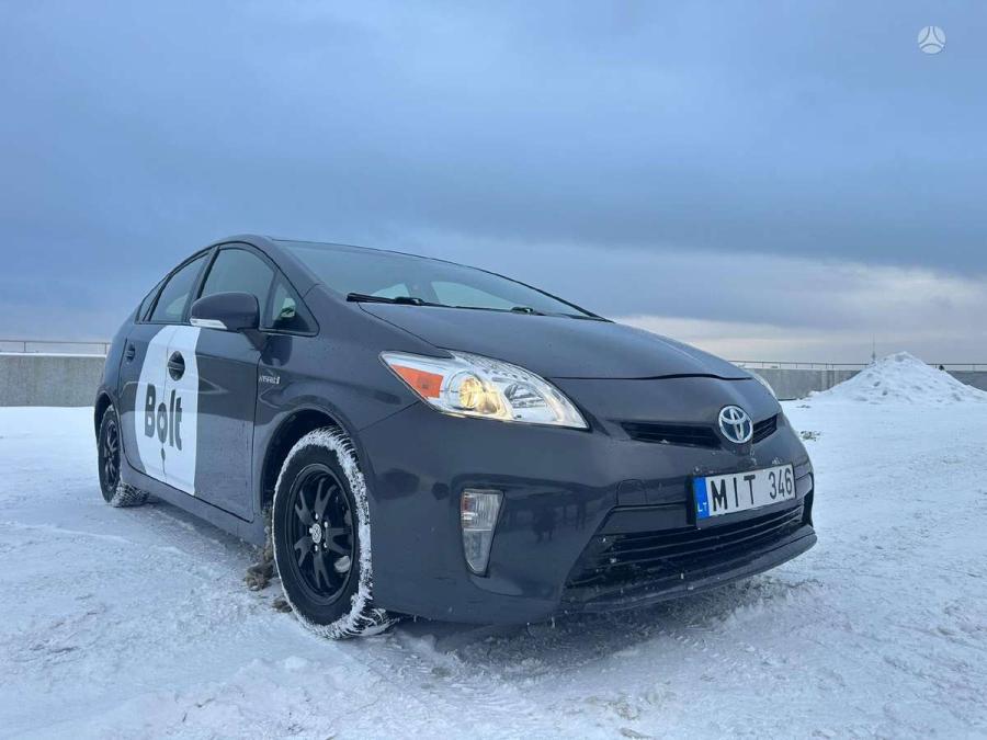 Grey Toyota Prius 2015 in Vilnius, with an engine capacity of 1.80 L and mileage of 268 thousand km for 8300 €, photo 1 on AUTOMOTO.COM.LV
