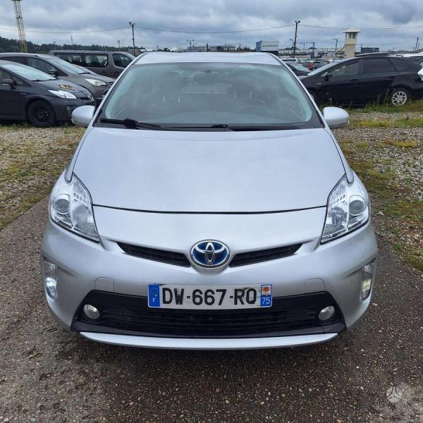 Pelēks Toyota Prius 2015 Viļņa, ar dzinēja tilpumu 1.80 L un nobraukumu 280 tūkst. km par 7600 €, foto 1 vietnē AUTOMOTO.COM.LV
