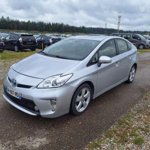 Grey Toyota Prius 2015 in Vilnius, with an engine capacity of 1.80 L and mileage of 280 thousand km for 7600 €, photo 3 on AUTOMOTO.COM.LV