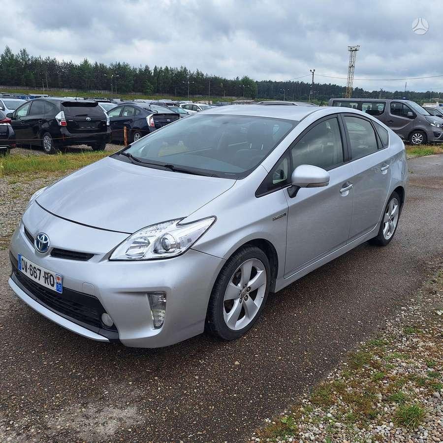 Grey Toyota Prius 2015 in Vilnius, with an engine capacity of 1.80 L and mileage of 280 thousand km for 7600 €, photo 3 on AUTOMOTO.COM.LV