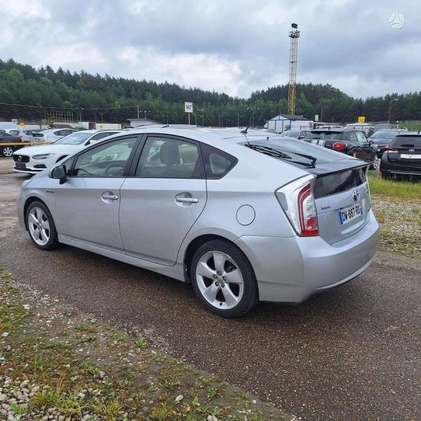 Pelēks Toyota Prius 2015 Viļņa, ar dzinēja tilpumu 1.80 L un nobraukumu 280 tūkst. km par 7600 €, foto 5 vietnē AUTOMOTO.COM.LV
