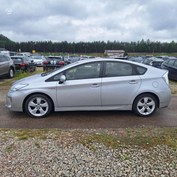 Pelēks Toyota Prius 2015 Viļņa, ar dzinēja tilpumu 1.80 L un nobraukumu 280 tūkst. km par 7600 €, foto 6 vietnē AUTOMOTO.COM.LV