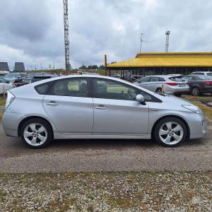 Grey Toyota Prius 2015 in Vilnius, with an engine capacity of 1.80 L and mileage of 280 thousand km for 7600 €, photo 8 on AUTOMOTO.COM.LV