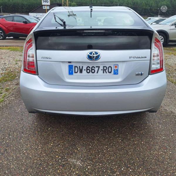 Pelēks Toyota Prius 2015 Viļņa, ar dzinēja tilpumu 1.80 L un nobraukumu 280 tūkst. km par 7600 €, foto 8 vietnē AUTOMOTO.COM.LV