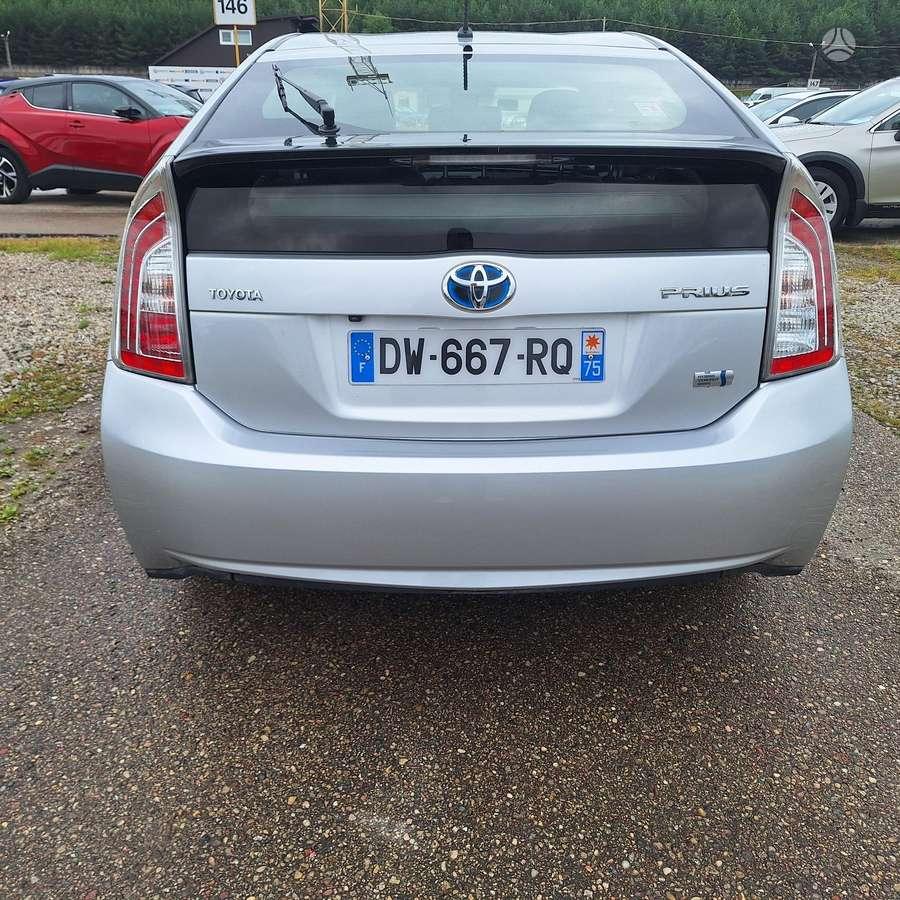 Grey Toyota Prius 2015 in Vilnius, with an engine capacity of 1.80 L and mileage of 280 thousand km for 7600 €, photo 9 on AUTOMOTO.COM.LV