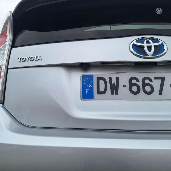 Pelēks Toyota Prius 2015 Viļņa, ar dzinēja tilpumu 1.80 L un nobraukumu 280 tūkst. km par 7600 €, foto 9 vietnē AUTOMOTO.COM.LV