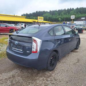 Grey Toyota Prius 2015 in Vilnius, with an engine capacity of 1.80 L and mileage of 240 thousand km for 7600 €, photo 5 on AUTOMOTO.COM.LV