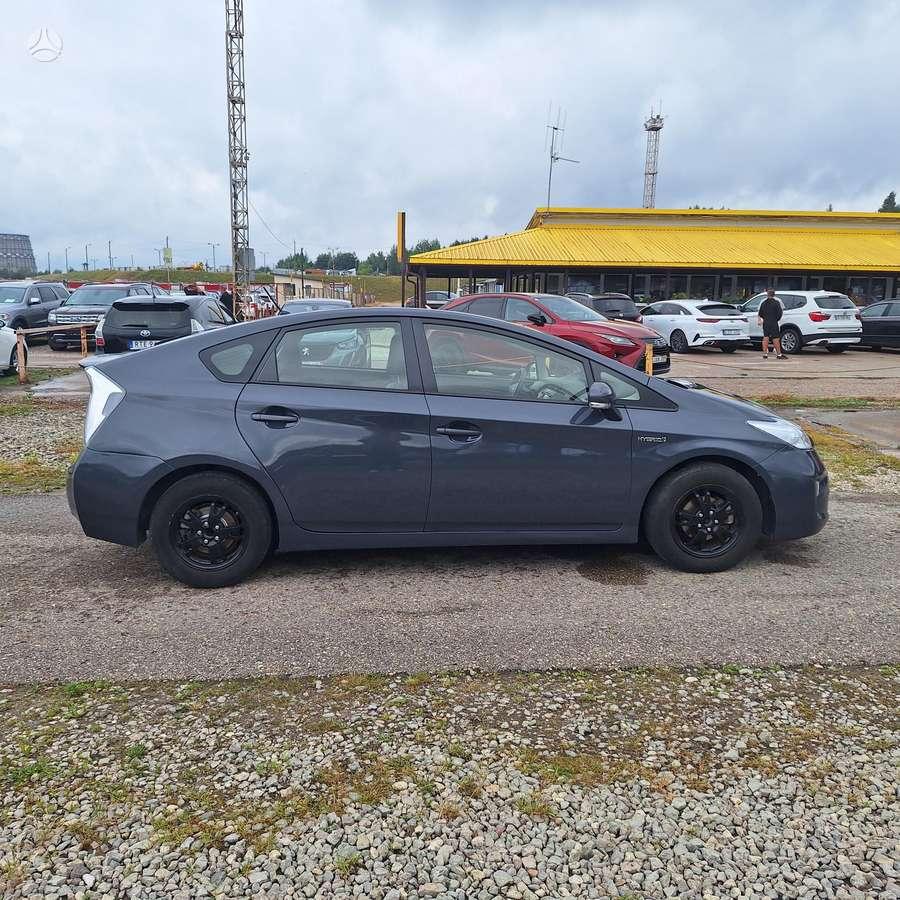 Grey Toyota Prius 2015 in Vilnius, with an engine capacity of 1.80 L and mileage of 240 thousand km for 7600 €, photo 7 on AUTOMOTO.COM.LV