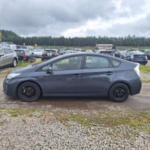 Grey Toyota Prius 2015 in Vilnius, with an engine capacity of 1.80 L and mileage of 240 thousand km for 7600 €, photo 8 on AUTOMOTO.COM.LV
