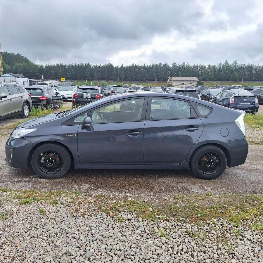 Grey Toyota Prius 2015 in Vilnius, with an engine capacity of 1.80 L and mileage of 240 thousand km for 7600 €, photo 8 on AUTOMOTO.COM.LV