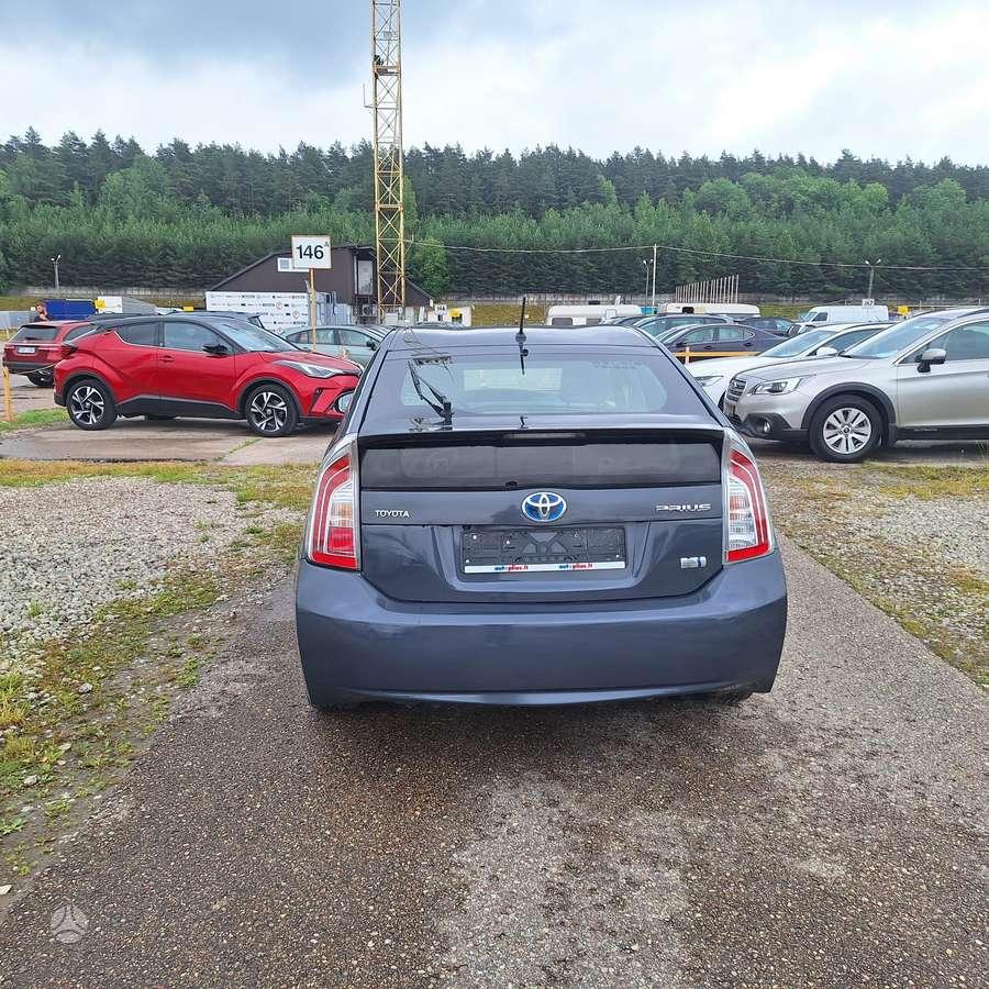 Grey Toyota Prius 2015 in Vilnius, with an engine capacity of 1.80 L and mileage of 240 thousand km for 7600 €, photo 9 on AUTOMOTO.COM.LV