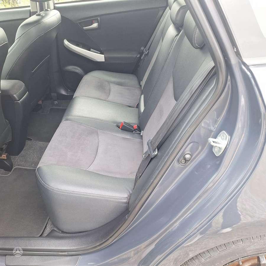 Grey Toyota Prius 2015 in Vilnius, with an engine capacity of 1.80 L and mileage of 240 thousand km for 7600 €, photo 12 on AUTOMOTO.COM.LV