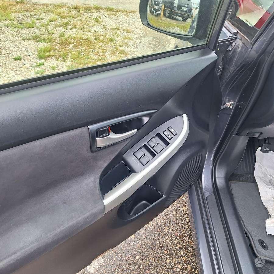 Grey Toyota Prius 2015 in Vilnius, with an engine capacity of 1.80 L and mileage of 240 thousand km for 7600 €, photo 13 on AUTOMOTO.COM.LV
